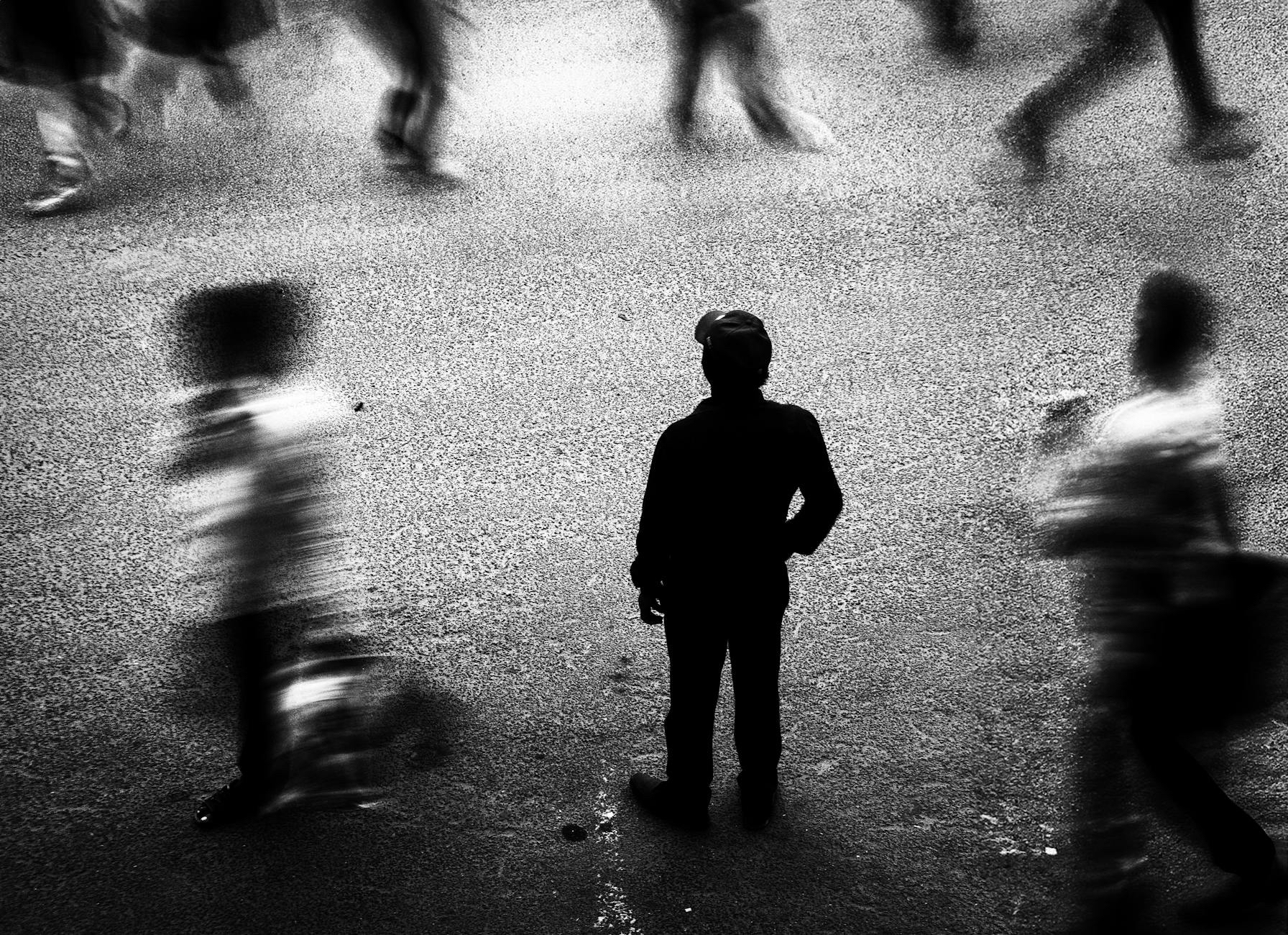 Lonely in the Middle: When You’re Surrounded but Still Feel Alone ...